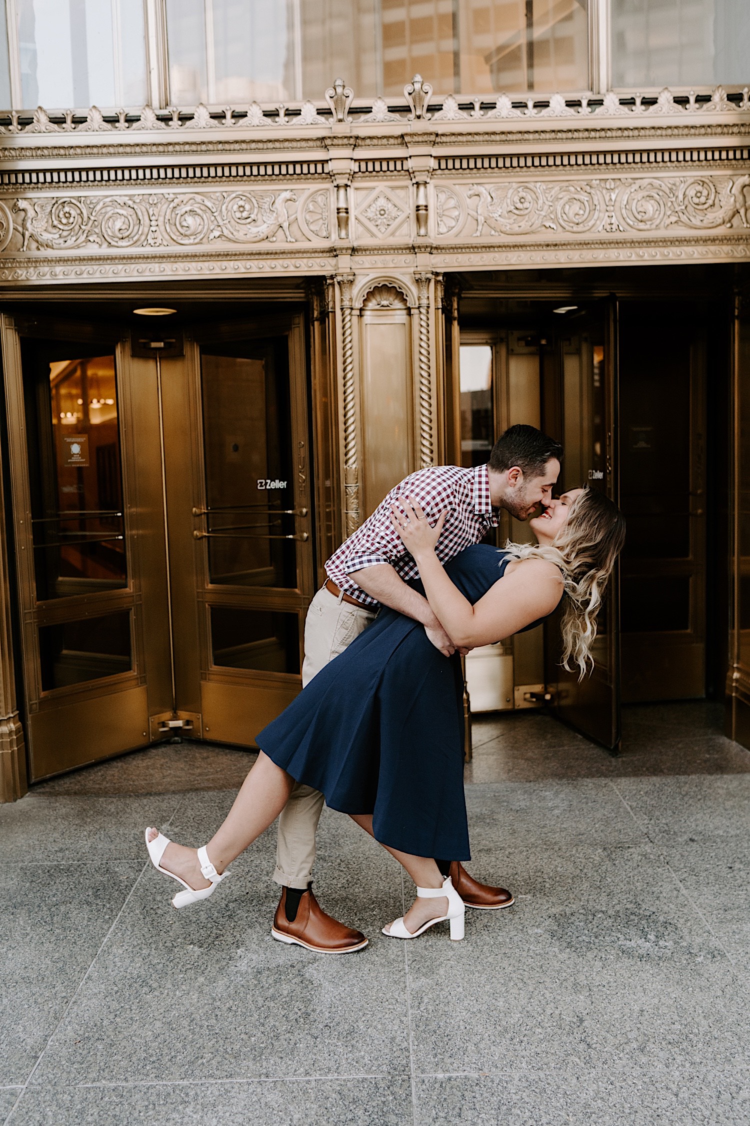 Downtown Chicago Engagement Session | Dovile + Johnny - jnavisuals.com