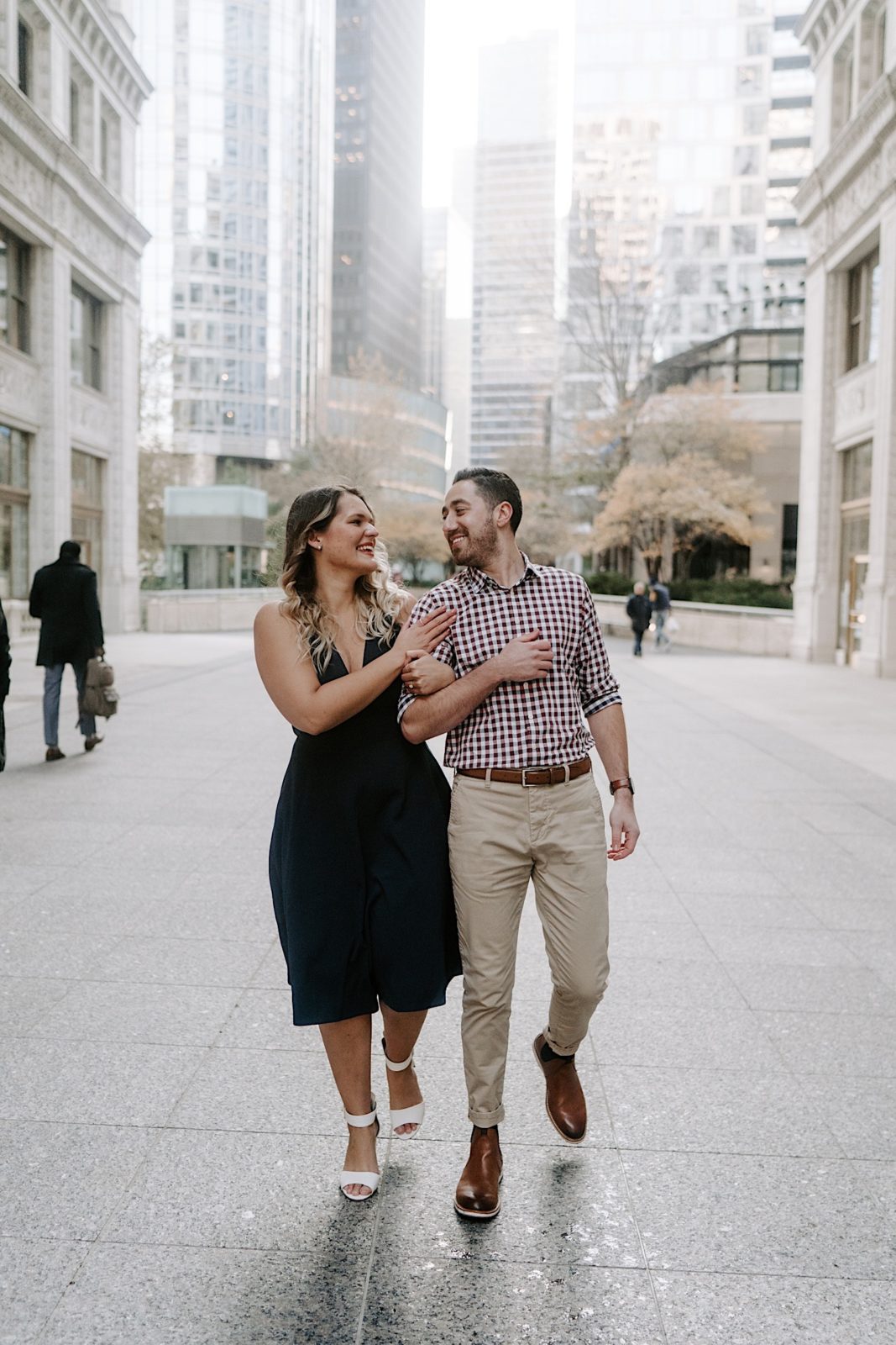 Downtown Chicago Engagement Session | Dovile + Johnny - jnavisuals.com