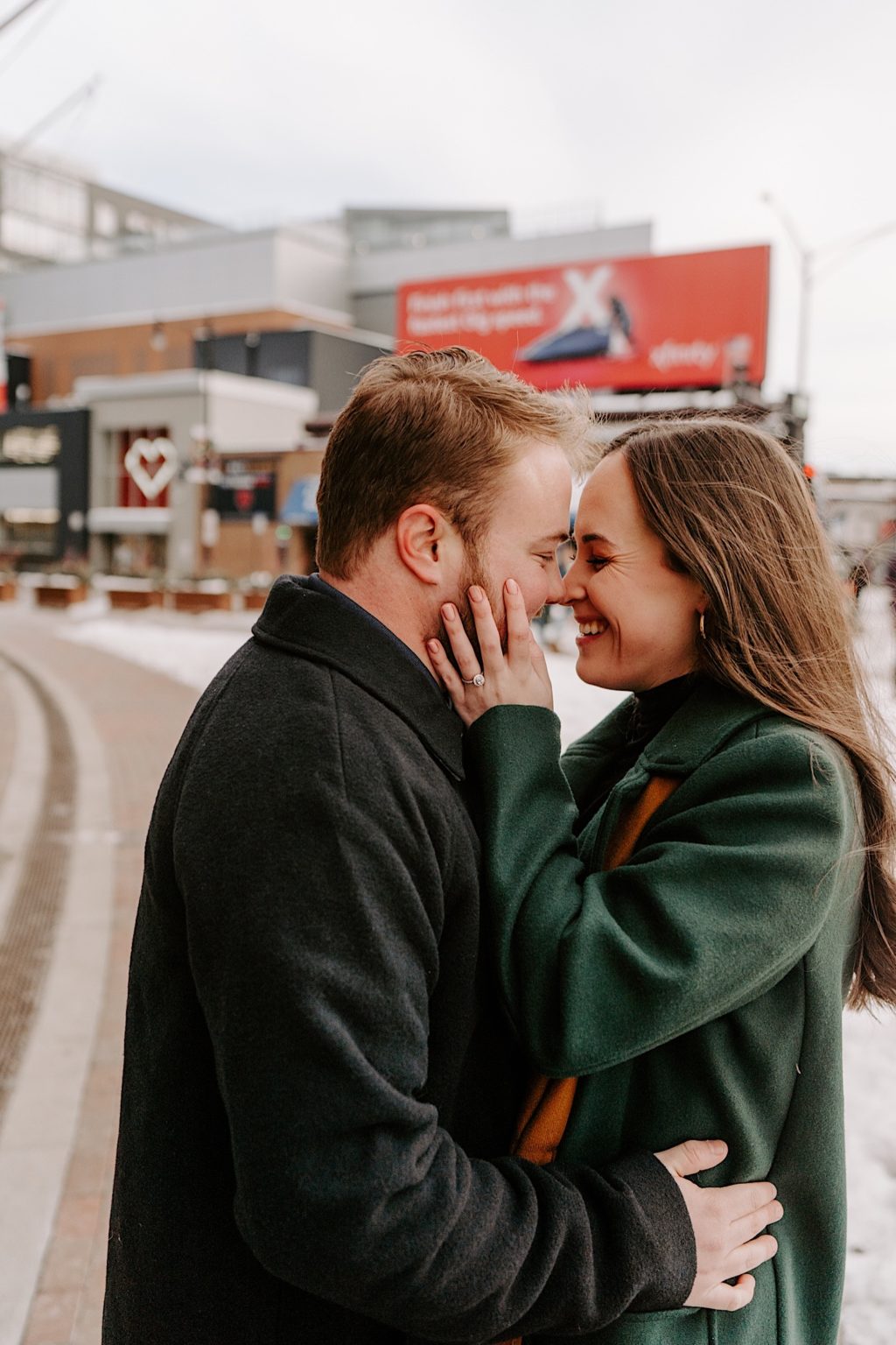 Wrigleyville Engagement Session | Corrie + Max - jnavisuals.com