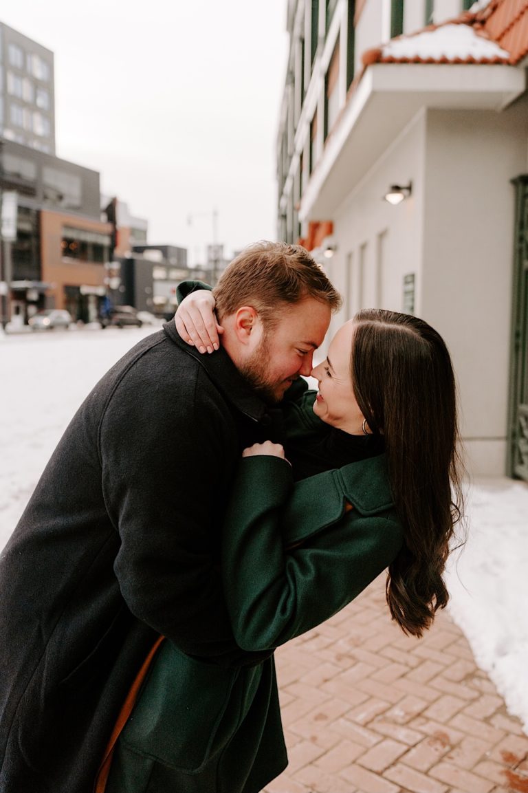 Wrigleyville Engagement Session | Corrie + Max - jnavisuals.com