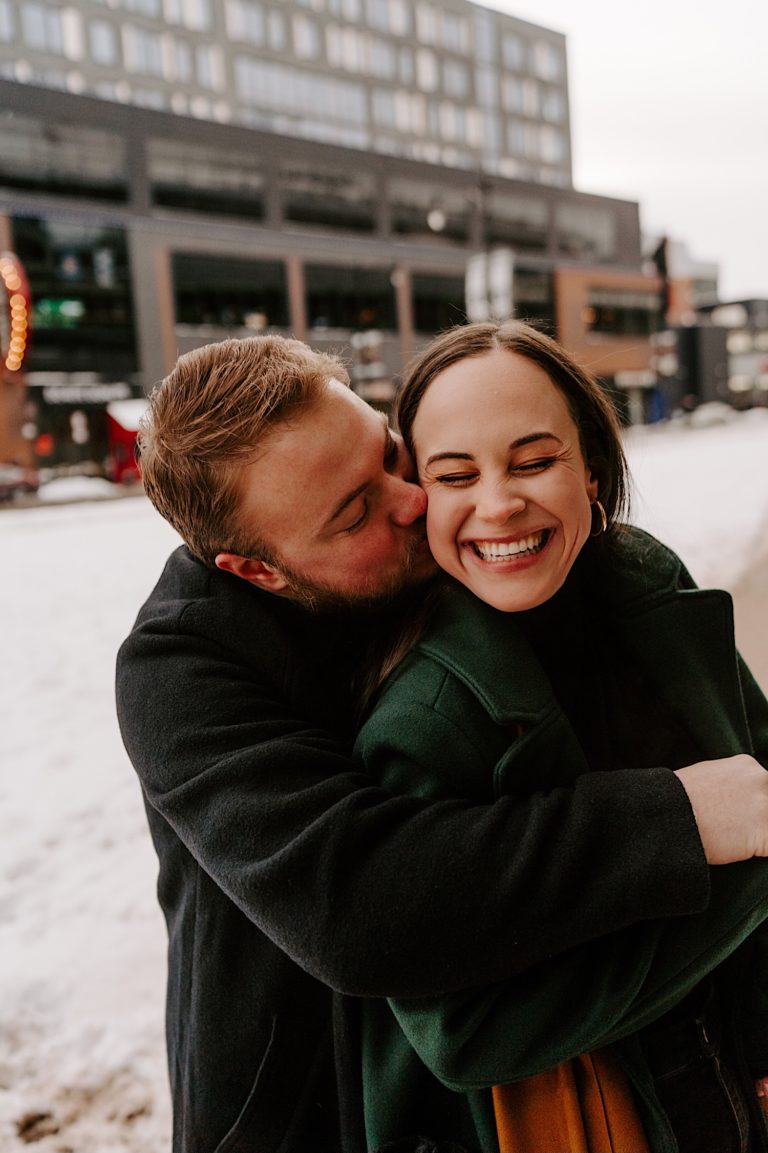 Wrigleyville Engagement Session | Corrie + Max - jnavisuals.com